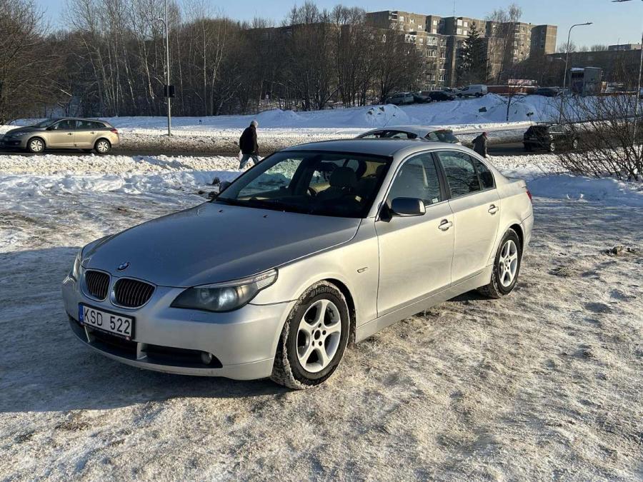 Grey BMW 520 2004 in Vilnius, with an engine capacity of 2.20 L and mileage of 308 thousand km for 1750 €, photo 1 on AUTOMOTO.COM.LV