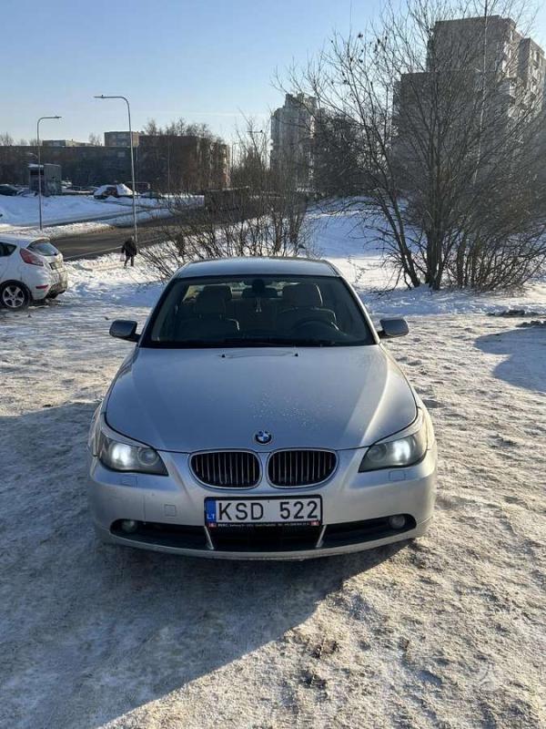 Pelēks BMW 520 2004 Viļņa, ar dzinēja tilpumu 2.20 L un nobraukumu 308 tūkst. km par 1750 €, foto 2 vietnē AUTOMOTO.COM.LV