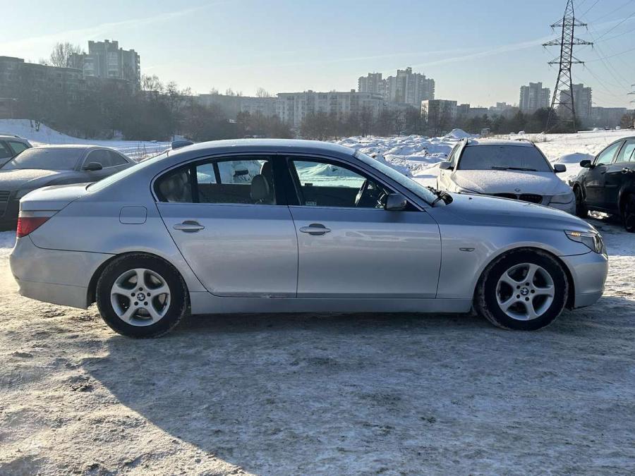 Grey BMW 520 2004 in Vilnius, with an engine capacity of 2.20 L and mileage of 308 thousand km for 1750 €, photo 4 on AUTOMOTO.COM.LV