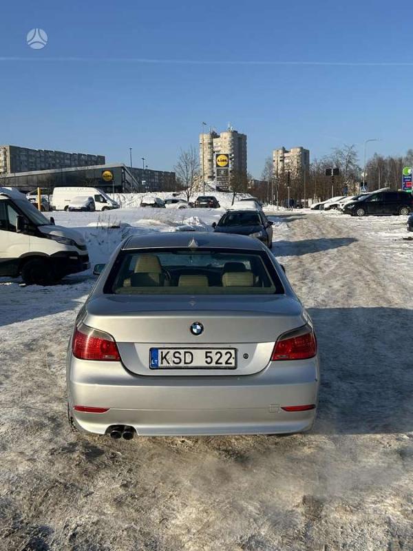 Pelēks BMW 520 2004 Viļņa, ar dzinēja tilpumu 2.20 L un nobraukumu 308 tūkst. km par 1750 €, foto 7 vietnē AUTOMOTO.COM.LV