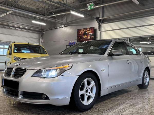 Grey BMW 520 2004 in Vilnius, with an engine capacity of 2.20 L and mileage of 308 thousand km for 1950 €, photo 2 on AUTOMOTO.COM.LV