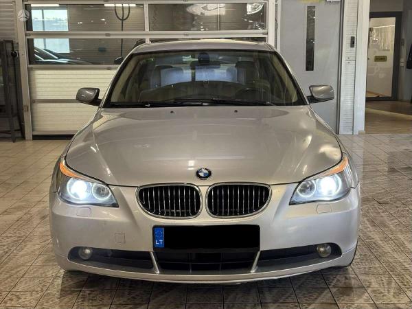 Grey BMW 520 2004 in Vilnius, with an engine capacity of 2.20 L and mileage of 308 thousand km for 1950 €, photo 3 on AUTOMOTO.COM.LV