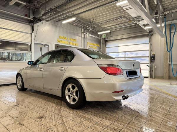 Grey BMW 520 2004 in Vilnius, with an engine capacity of 2.20 L and mileage of 308 thousand km for 1950 €, photo 6 on AUTOMOTO.COM.LV