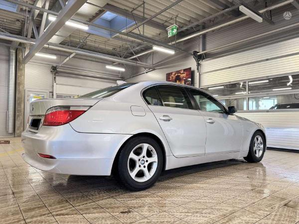 Grey BMW 520 2004 in Vilnius, with an engine capacity of 2.20 L and mileage of 308 thousand km for 1950 €, photo 7 on AUTOMOTO.COM.LV