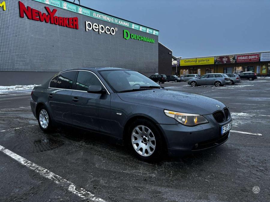 Grey BMW 520 2004 in Kaunas, with an engine capacity of 2.20 L and mileage of 386 thousand km for 1900 €, photo 1 on AUTOMOTO.COM.LV