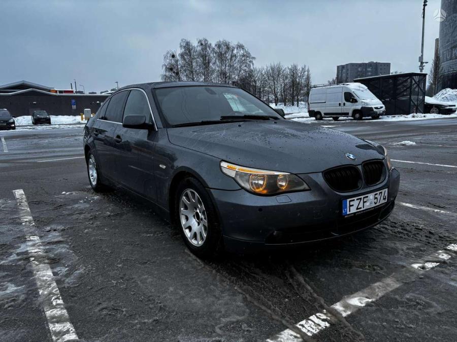 Grey BMW 520 2004 in Kaunas, with an engine capacity of 2.20 L and mileage of 386 thousand km for 1900 €, photo 3 on AUTOMOTO.COM.LV