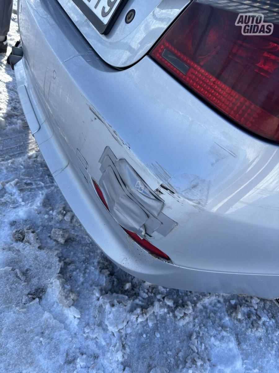 Pelēks BMW 520 2004 Tauragė, ar dzinēja tilpumu 2.20 L un nobraukumu 420 tūkst. km par 1800 €, foto 4 vietnē AUTOMOTO.COM.LV