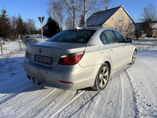 Pelēks BMW 520 2005 Ariogala, ar dzinēja tilpumu 2.20 L un nobraukumu 293 tūkst. km par 1400 €, foto 3 vietnē AUTOMOTO.COM.LV