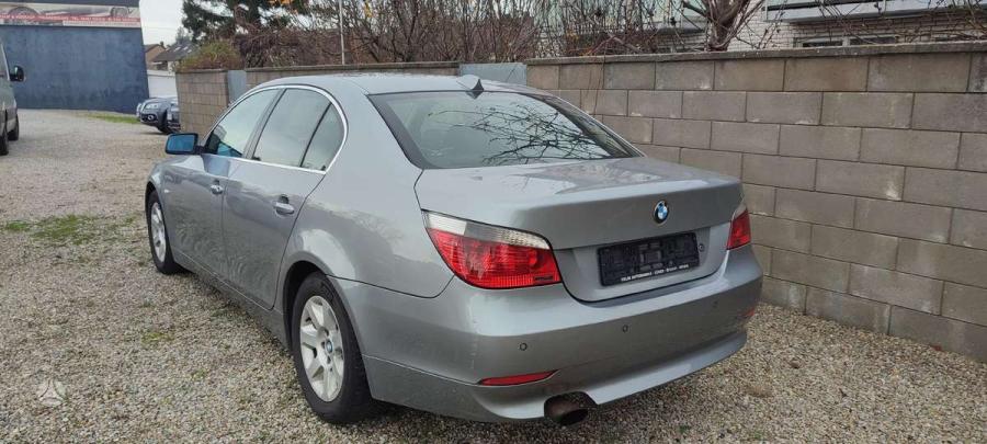 Grey BMW 520 2006 in Utena, with an engine capacity of 2.00 L and mileage of 268 thousand km for 2600 €, photo 2 on AUTOMOTO.COM.LV
