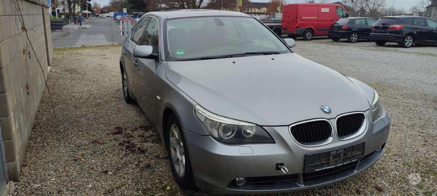 Grey BMW 520 2006 in Utena, with an engine capacity of 2.00 L and mileage of 268 thousand km for 2600 €, photo 4 on AUTOMOTO.COM.LV