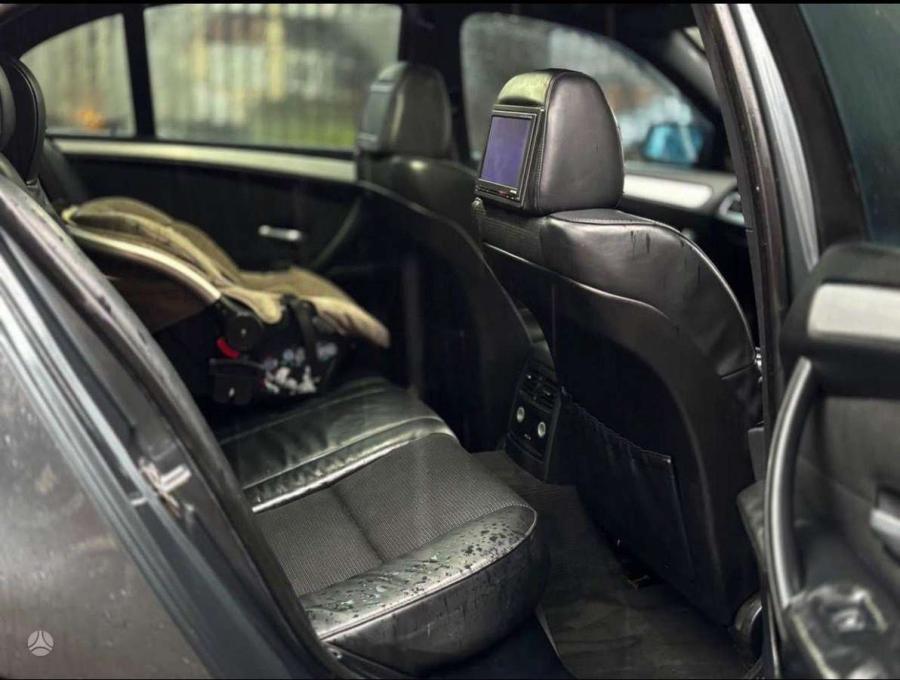 Grey BMW 520 2007 in Kaunas, with an engine capacity of 2.00 L and mileage of 185 thousand km for 3300 €, photo 5 on AUTOMOTO.COM.LV