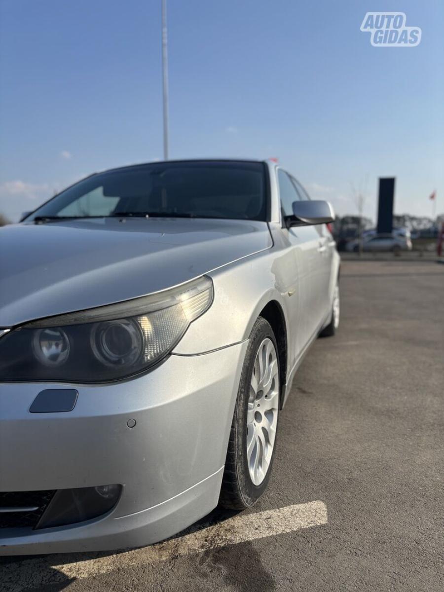 Grey BMW 520 2007 in Vilnius, with an engine capacity of 2.00 L and mileage of 334 thousand km for 2600 €, photo 12 on AUTOMOTO.COM.LV