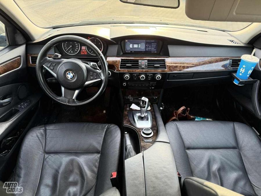 Grey BMW 520 2008 in Silute, with an engine capacity of 2.00 L and mileage of 320 thousand km for 3900 €, photo 11 on AUTOMOTO.COM.LV