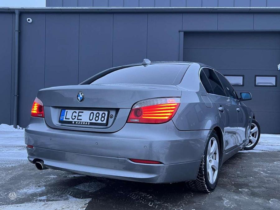 Grey BMW 520 2008 in Kaunas, with an engine capacity of 2.00 L and mileage of 423 thousand km for 4150 €, photo 11 on AUTOMOTO.COM.LV