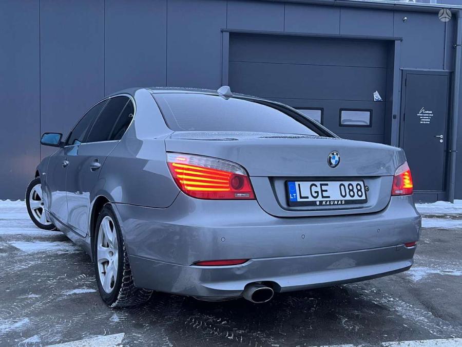 Grey BMW 520 2008 in Kaunas, with an engine capacity of 2.00 L and mileage of 423 thousand km for 4150 €, photo 15 on AUTOMOTO.COM.LV