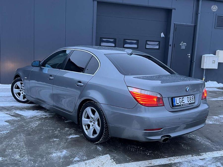 Grey BMW 520 2008 in Kaunas, with an engine capacity of 2.00 L and mileage of 423 thousand km for 4150 €, photo 16 on AUTOMOTO.COM.LV