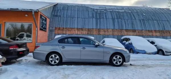 Grey BMW 520 2008 in Valmiera, with an engine capacity of 2.00 L and mileage of 372 thousand km for 4200 €, photo 2 on AUTOMOTO.COM.LV