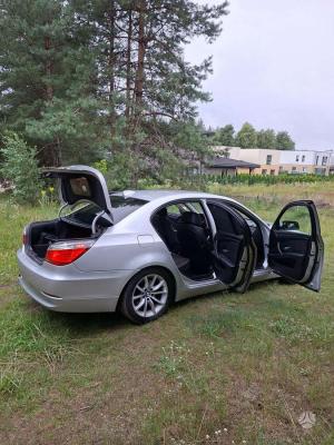 Grey BMW 520 2008 in Vilnius, with an engine capacity of 2.00 L and mileage of 312 thousand km for 4900 €, photo 3 on AUTOMOTO.COM.LV