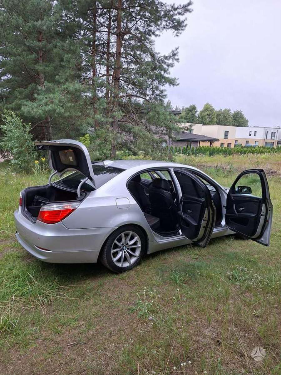 Grey BMW 520 2008 in Vilnius, with an engine capacity of 2.00 L and mileage of 312 thousand km for 4900 €, photo 3 on AUTOMOTO.COM.LV
