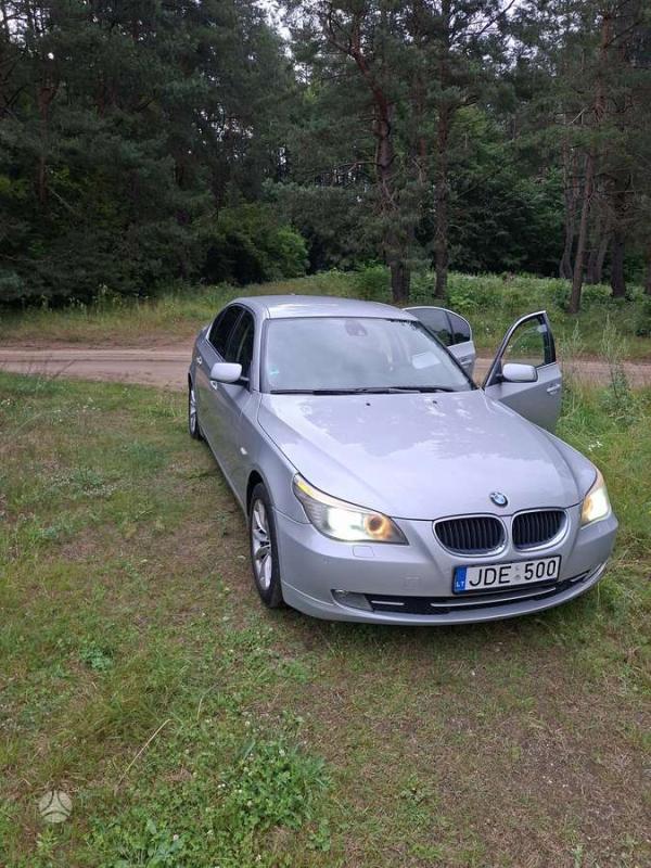 Pelēks BMW 520 2008 Viļņa, ar dzinēja tilpumu 2.00 L un nobraukumu 312 tūkst. km par 4900 €, foto 1 vietnē AUTOMOTO.COM.LV