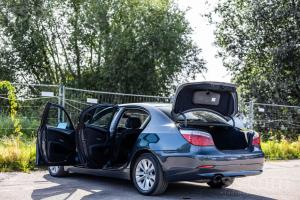 Grey BMW 520 2008 in Riga, with an engine capacity of 2.00 L and mileage of 419 thousand km for 6800 €, photo 10 on AUTOMOTO.COM.LV