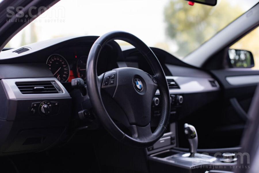 Grey BMW 520 2008 in Riga, with an engine capacity of 2.00 L and mileage of 419 thousand km for 6800 €, photo 14 on AUTOMOTO.COM.LV