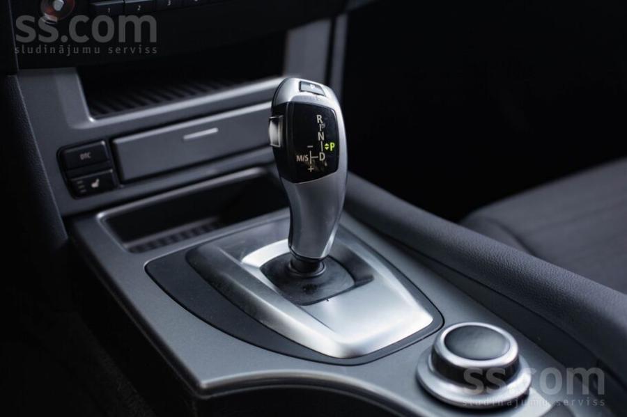 Grey BMW 520 2008 in Riga, with an engine capacity of 2.00 L and mileage of 419 thousand km for 6800 €, photo 25 on AUTOMOTO.COM.LV