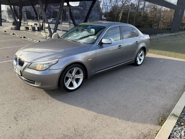 Grey BMW 520 2009 in Kaunas, with an engine capacity of 0.00 L and mileage of 445 thousand km for 4250 €, photo 1 on AUTOMOTO.COM.LV