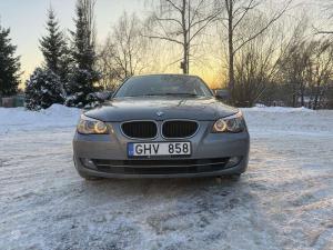 Pelēks BMW 520 2009 Viļņa, ar dzinēja tilpumu 2.00 L un nobraukumu 250 tūkst. km par 5999 €, foto  vietnē AUTOMOTO.COM.LV