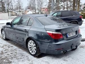 Grey BMW 520 2009 in Riga, with an engine capacity of 2.00 L and mileage of 286 thousand km for 6299 €, photo 5 on AUTOMOTO.COM.LV