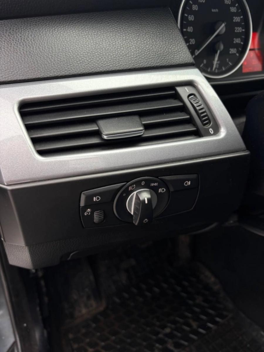 Grey BMW 520 2009 in Riga, with an engine capacity of 2.00 L and mileage of 286 thousand km for 6299 €, photo 7 on AUTOMOTO.COM.LV