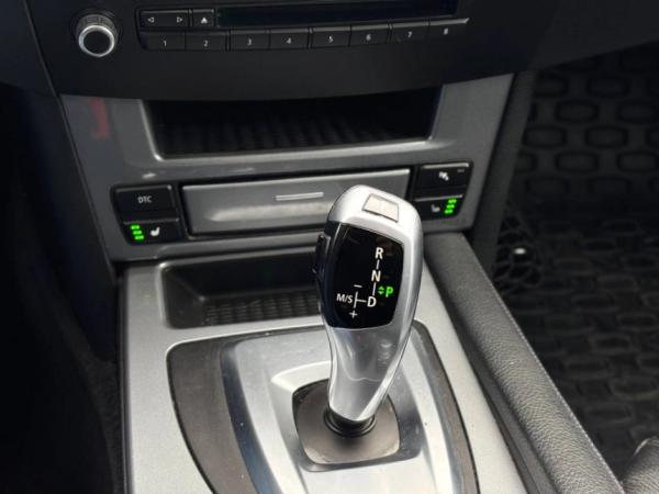 Grey BMW 520 2009 in Riga, with an engine capacity of 2.00 L and mileage of 286 thousand km for 6299 €, photo 8 on AUTOMOTO.COM.LV