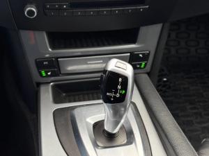 Grey BMW 520 2009 in Riga, with an engine capacity of 2.00 L and mileage of 286 thousand km for 6299 €, photo 9 on AUTOMOTO.COM.LV