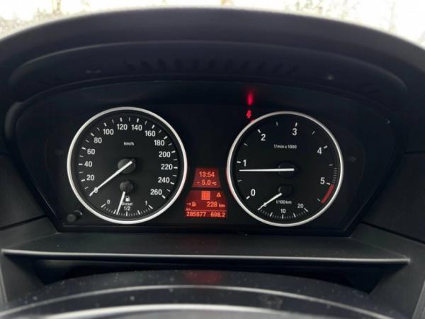 Grey BMW 520 2009 in Riga, with an engine capacity of 2.00 L and mileage of 286 thousand km for 6299 €, photo 9 on AUTOMOTO.COM.LV