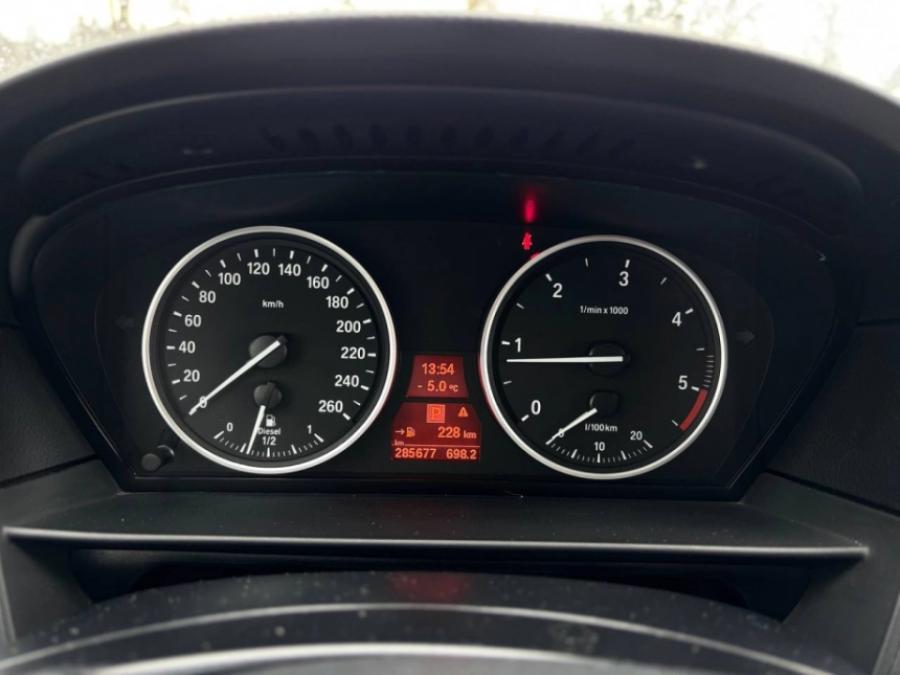 Grey BMW 520 2009 in Riga, with an engine capacity of 2.00 L and mileage of 286 thousand km for 6299 €, photo 10 on AUTOMOTO.COM.LV