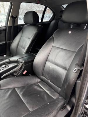 Grey BMW 520 2009 in Riga, with an engine capacity of 2.00 L and mileage of 286 thousand km for 6299 €, photo 13 on AUTOMOTO.COM.LV