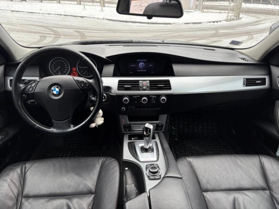 Grey BMW 520 2009 in Riga, with an engine capacity of 2.00 L and mileage of 286 thousand km for 6299 €, photo 14 on AUTOMOTO.COM.LV