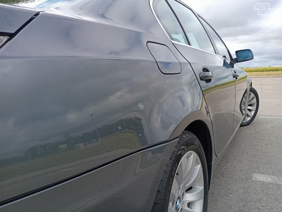 Grey BMW 520 2009 in Vilnius, with an engine capacity of 2.00 L and mileage of 213 thousand km for 4900 €, photo 9 on AUTOMOTO.COM.LV