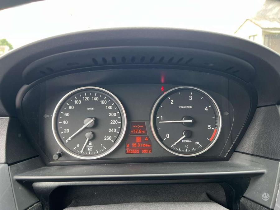 Pelēks BMW 520 2009 Utena, ar dzinēja tilpumu 2.00 L un nobraukumu 346 tūkst. km par 3950 €, foto 29 vietnē AUTOMOTO.COM.LV