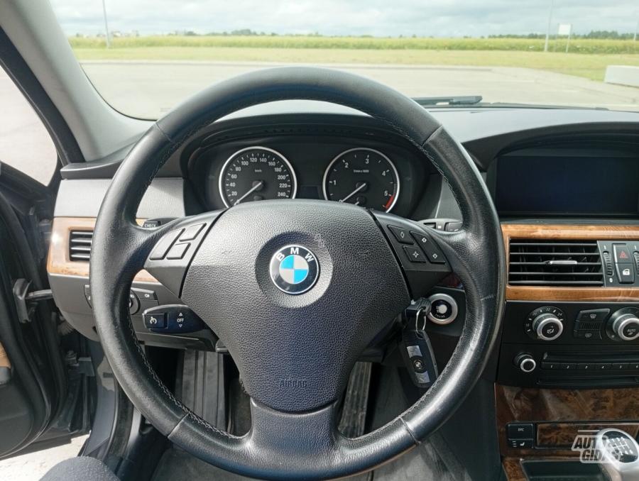 Grey BMW 520 2009 in Vilnius, with an engine capacity of 2.00 L and mileage of 214 thousand km for 4950 €, photo 13 on AUTOMOTO.COM.LV
