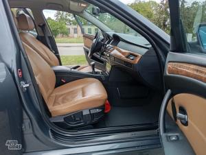 Pelēks BMW 520 2009 Viļņa, ar dzinēja tilpumu 2.00 L un nobraukumu 214 tūkst. km par 4550 €, foto 20 vietnē AUTOMOTO.COM.LV