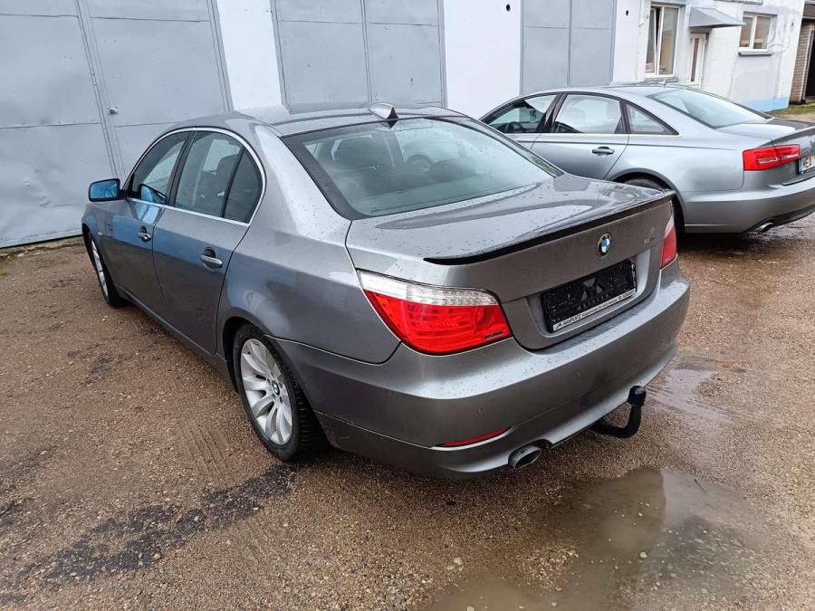 Grey BMW 520 2009 in Siauliai, with an engine capacity of 2.00 L and mileage of 316 thousand km for 3550 €, photo 5 on AUTOMOTO.COM.LV
