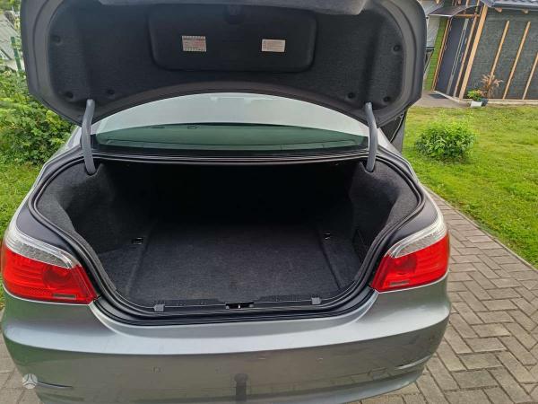 Grey BMW 520 2009 in Siauliai, with an engine capacity of 2.00 L and mileage of 316 thousand km for 3550 €, photo 8 on AUTOMOTO.COM.LV
