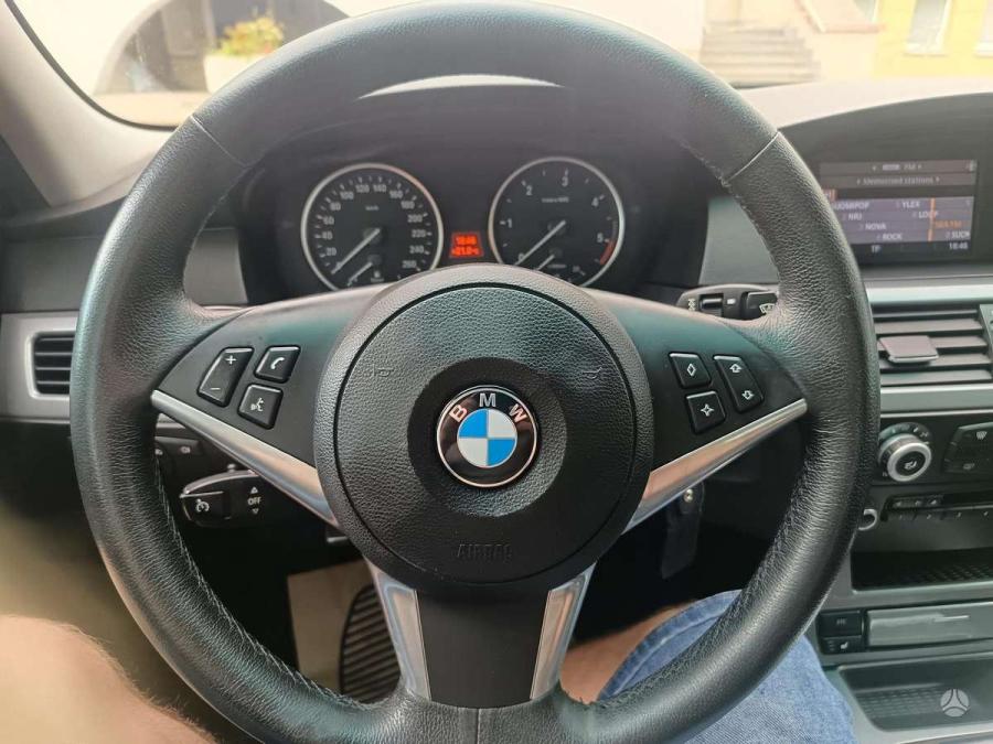Grey BMW 520 2009 in Siauliai, with an engine capacity of 2.00 L and mileage of 316 thousand km for 3550 €, photo 15 on AUTOMOTO.COM.LV