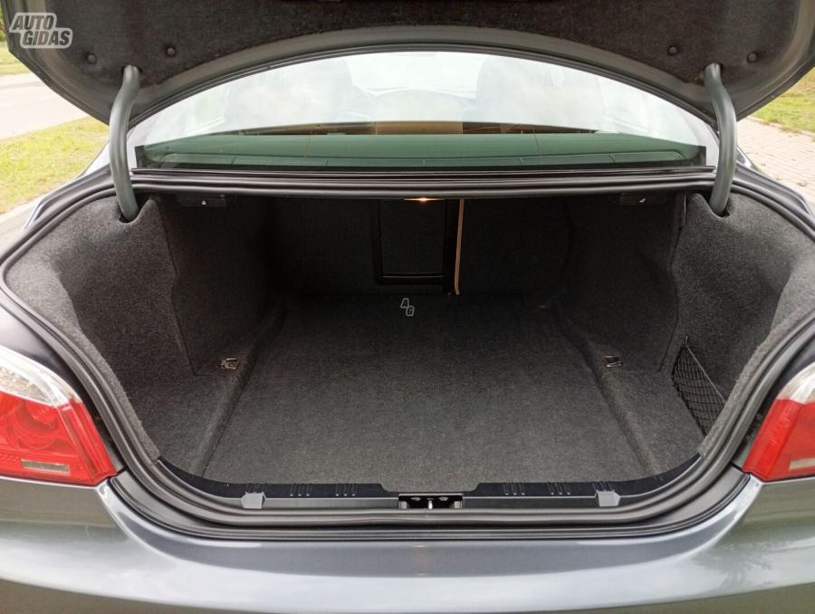 Grey BMW 520 2009 in Vilnius, with an engine capacity of 2.00 L and mileage of 214 thousand km for 4700 €, photo 36 on AUTOMOTO.COM.LV