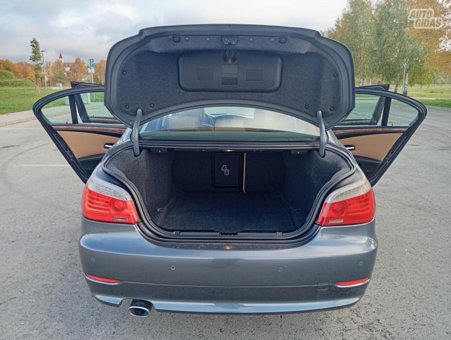 Grey BMW 520 2009 in Vilnius, with an engine capacity of 2.00 L and mileage of 214 thousand km for 4700 €, photo 38 on AUTOMOTO.COM.LV