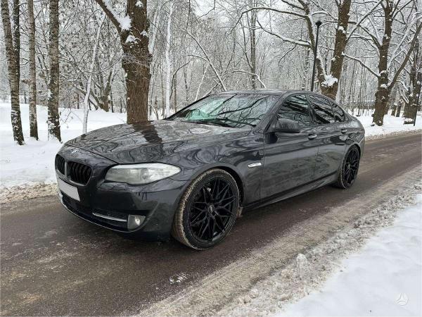 Pelēks BMW 520 2010 Panevēža, ar dzinēja tilpumu 2.00 L un nobraukumu 332 tūkst. km par 7250 €, foto 1 vietnē AUTOMOTO.COM.LV
