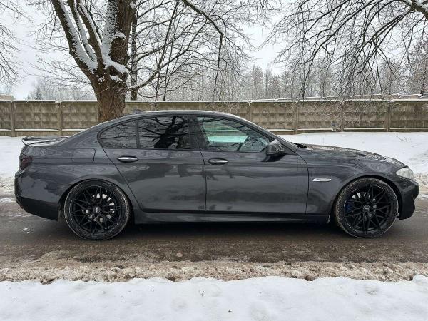Pelēks BMW 520 2010 Panevēža, ar dzinēja tilpumu 2.00 L un nobraukumu 332 tūkst. km par 7250 €, foto 5 vietnē AUTOMOTO.COM.LV
