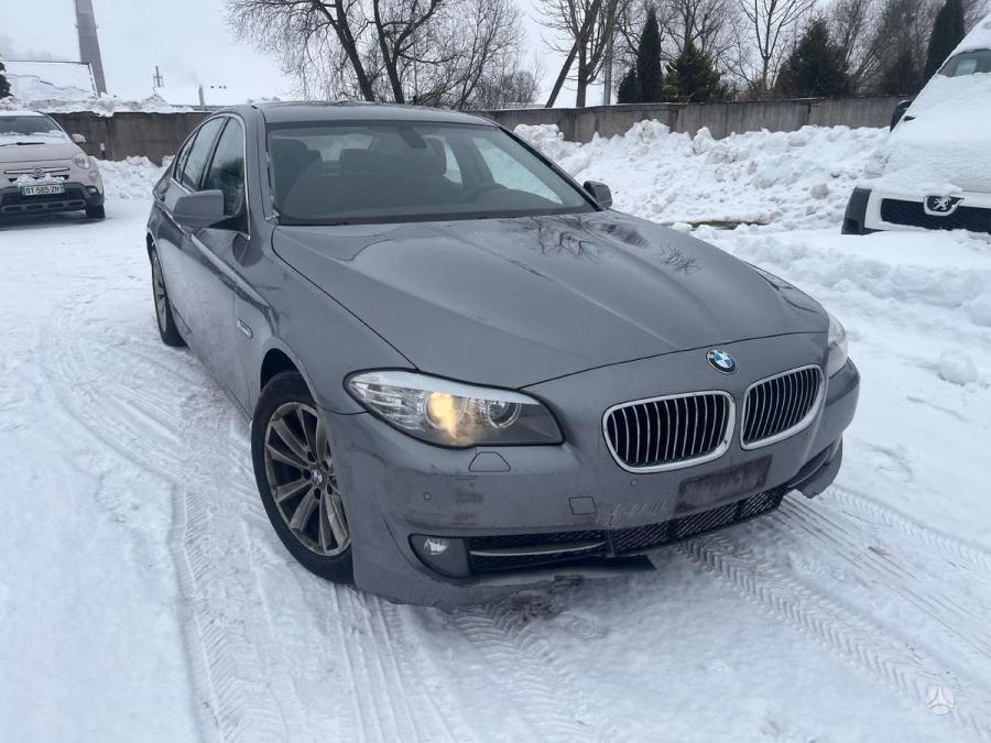 Grey BMW 520 2010 in Taurage, with an engine capacity of 2.00 L and mileage of 280 thousand km for 4600 €, photo 1 on AUTOMOTO.COM.LV
