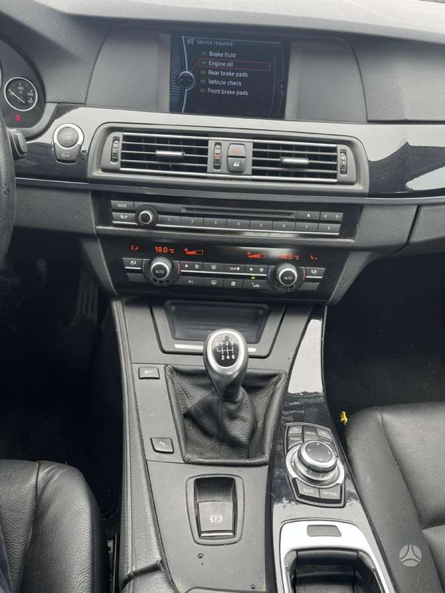 Grey BMW 520 2010 in Taurage, with an engine capacity of 2.00 L and mileage of 280 thousand km for 4600 €, photo 14 on AUTOMOTO.COM.LV